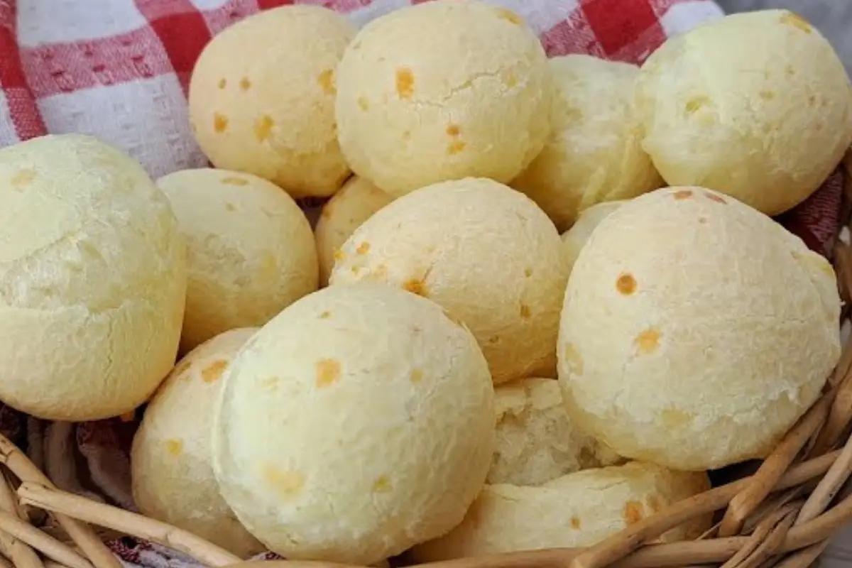 Aprenda a Fazer o Pão de Queijo Mineiro Perfeito Crocante por Fora, Macio por Dentro - Mundinho ...